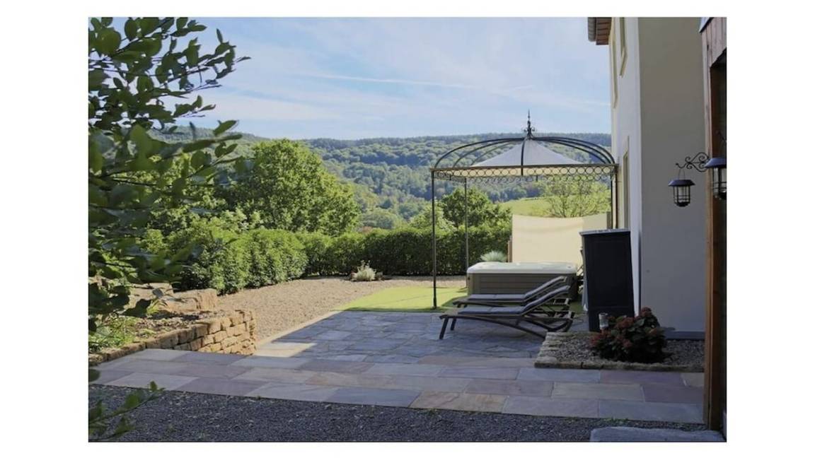 100 M² Ferienhaus ∙ 1 Schlafzimmer ∙ 2 Gäste - Bollendorf