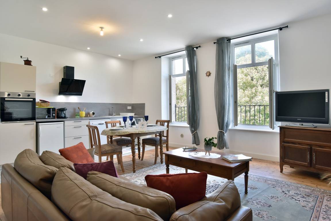 65 M² Apartment ∙ 2 Bedrooms ∙ 3 Guests - Dinan