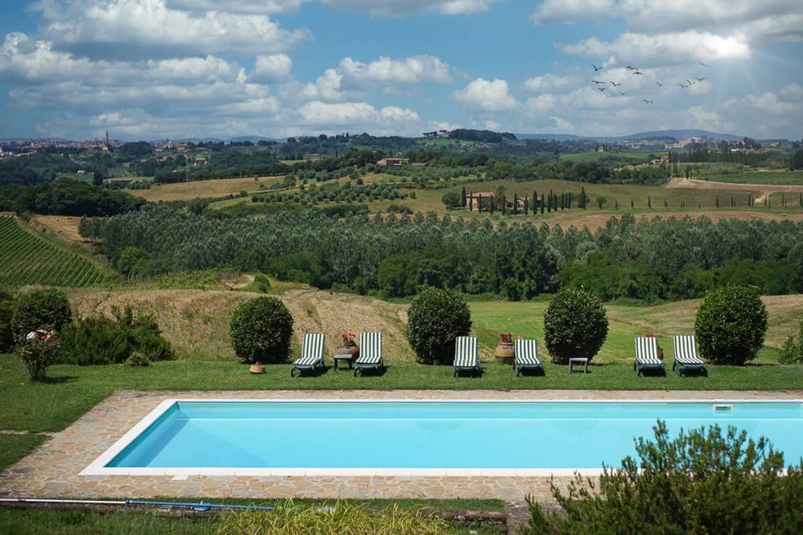 200 M² Villa ∙ 6 Bedrooms ∙ 10 Guests - Siena