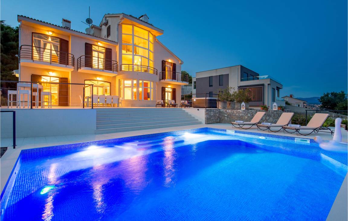 388 M² Maison De Vacances ∙ 5 Chambres ∙ 10 Personnes - Opatija