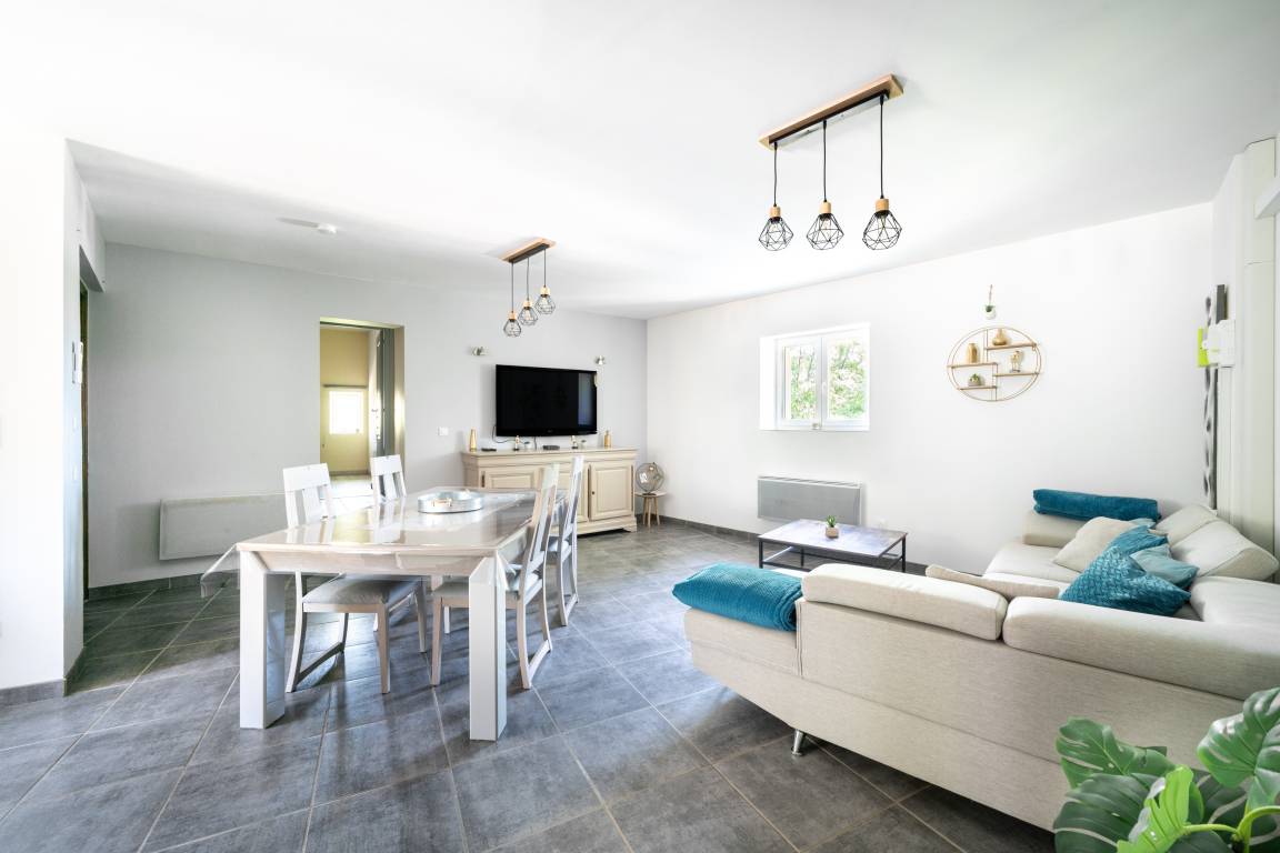 65 M² Appartement ∙ 2 Slaapkamers ∙ 4 Gasten - Goudargues