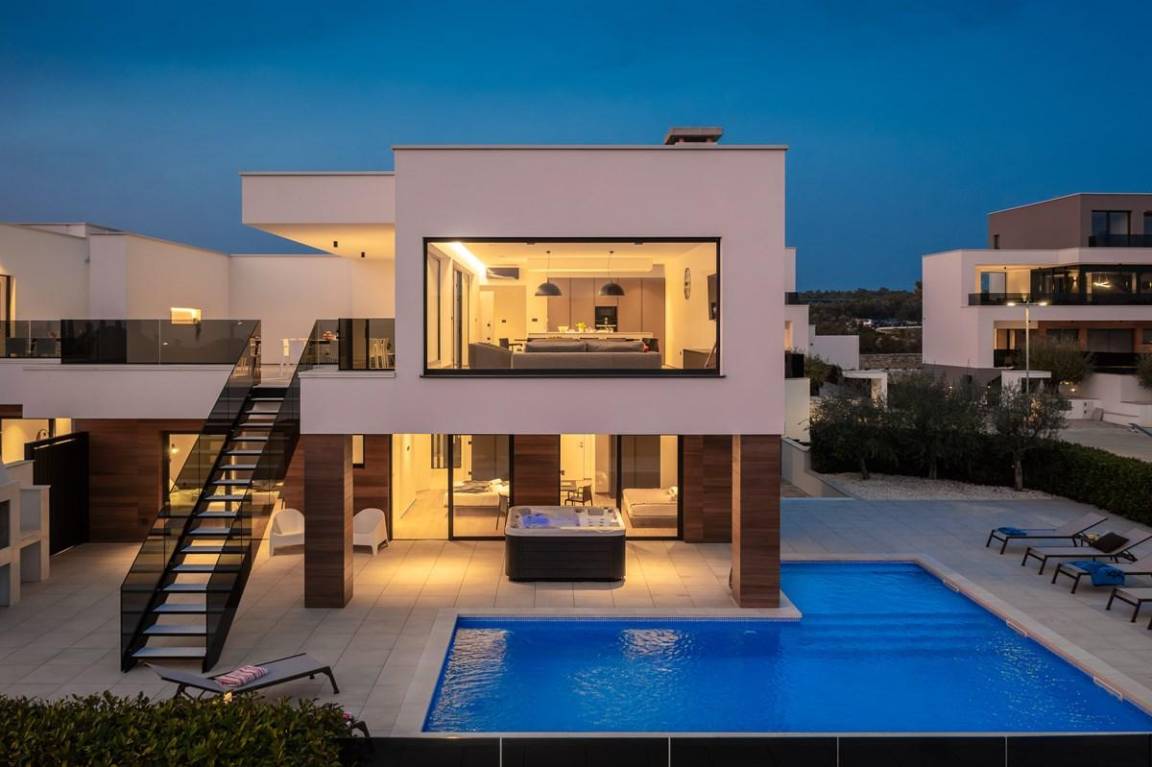374 M² House ∙ 6 Bedrooms ∙ 12 Guests - Bale