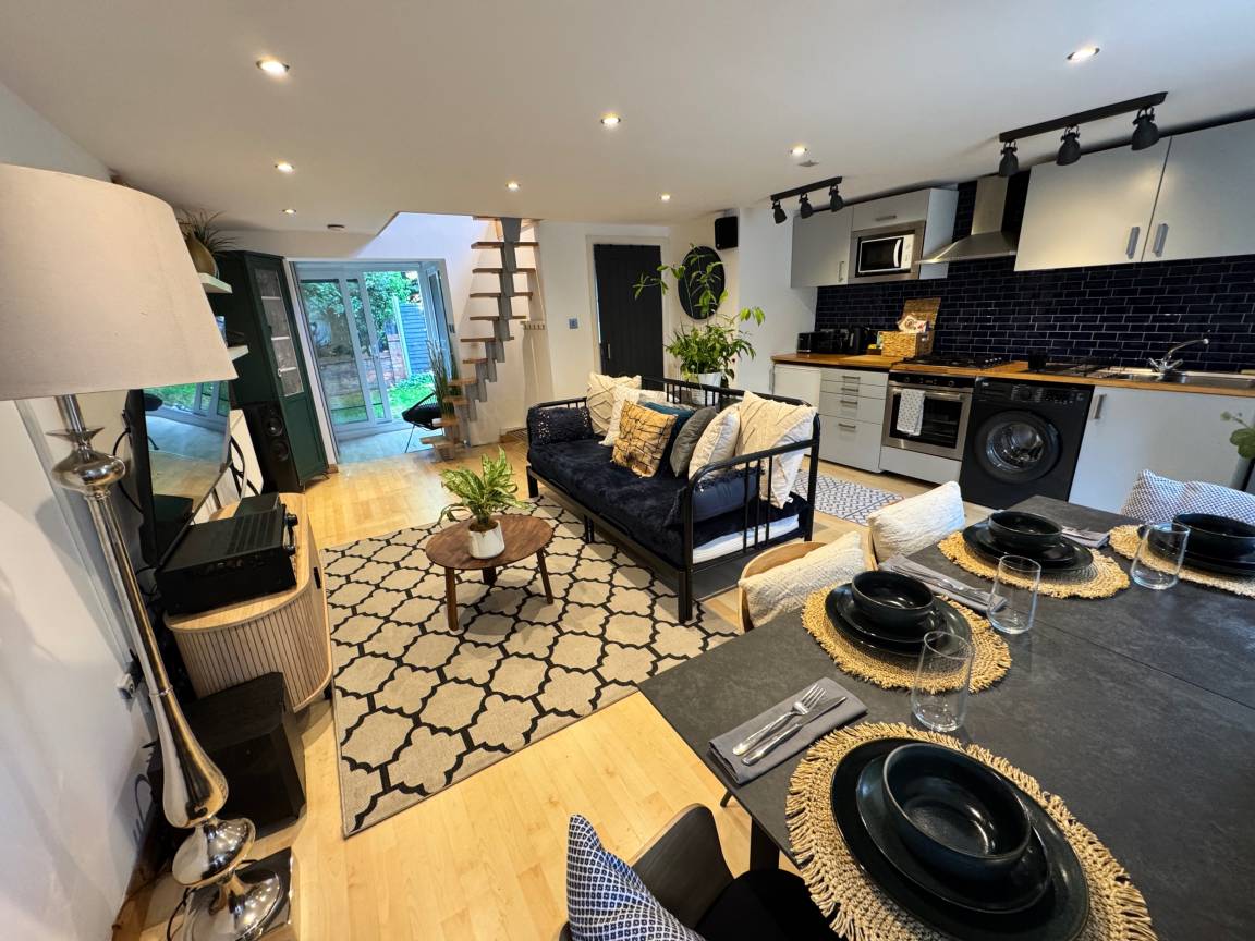 55 M² Cottage ∙ 1 Bedroom ∙ 4 Guests - Coventry