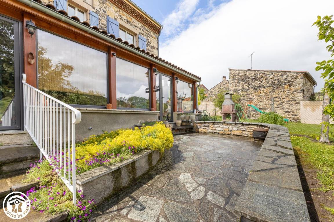 64 M² Gîte ∙ 2 Chambres ∙ 5 Personnes - Auvergne