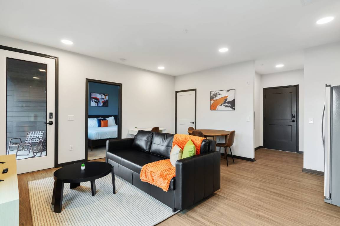 Apartment ∙ 1 Bedroom ∙ 4 Guests - Indianapolis, IN
