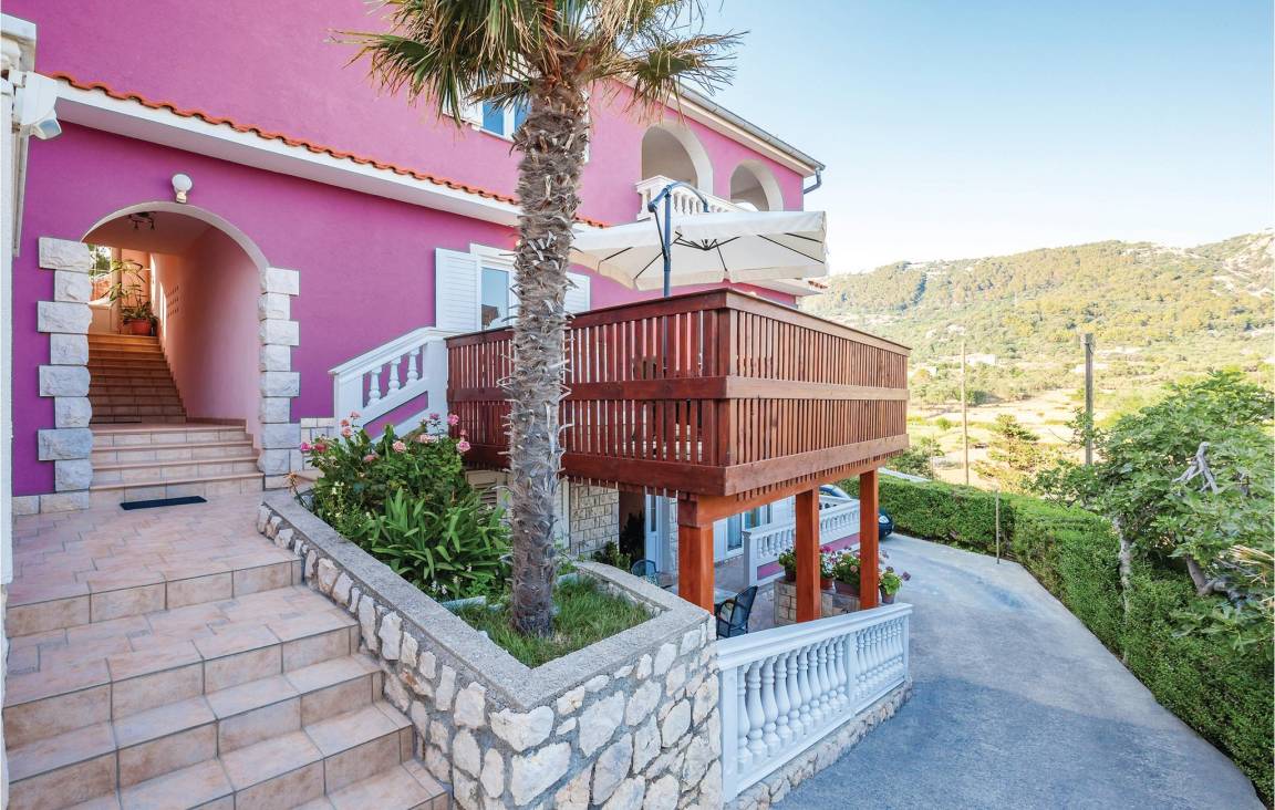 84 M² Apartment ∙ 3 Bedrooms ∙ 6 Guests - Rab