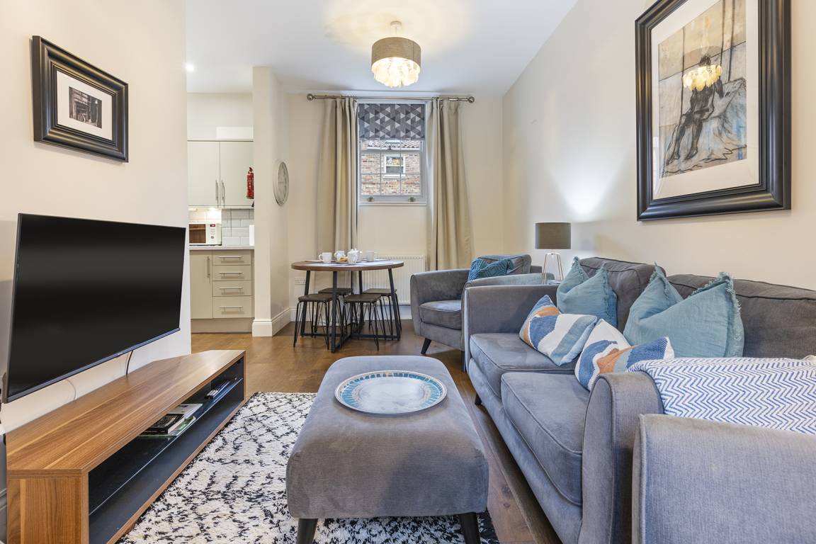 93 M² House ∙ 2 Bedrooms ∙ 4 Guests - York
