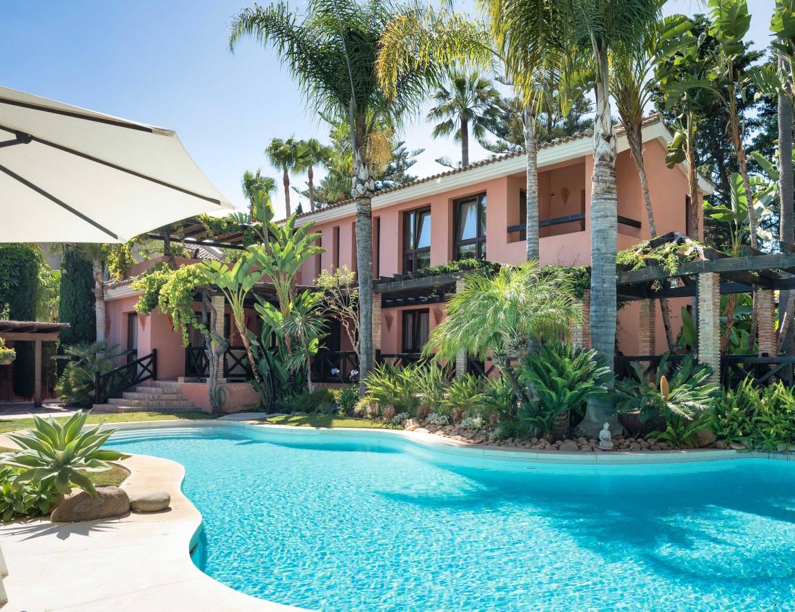 Villa ∙ 8 Bedrooms ∙ 10 Guests - Marbella