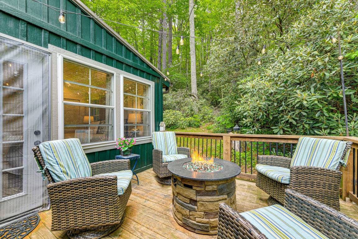 83 M² Cottage ∙ 2 Bedrooms ∙ 4 Guests - Highlands, NC