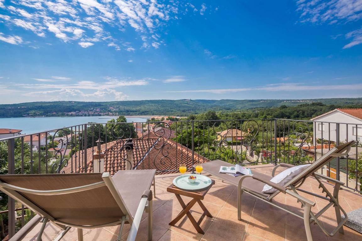 75 M² Accommodation ∙ 2 Bedrooms ∙ 6 Guests - Jadranovo