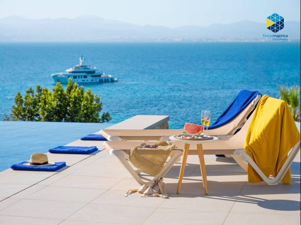 230 M² Villa ∙ 3 Bedrooms ∙ 5 Guests - Palma