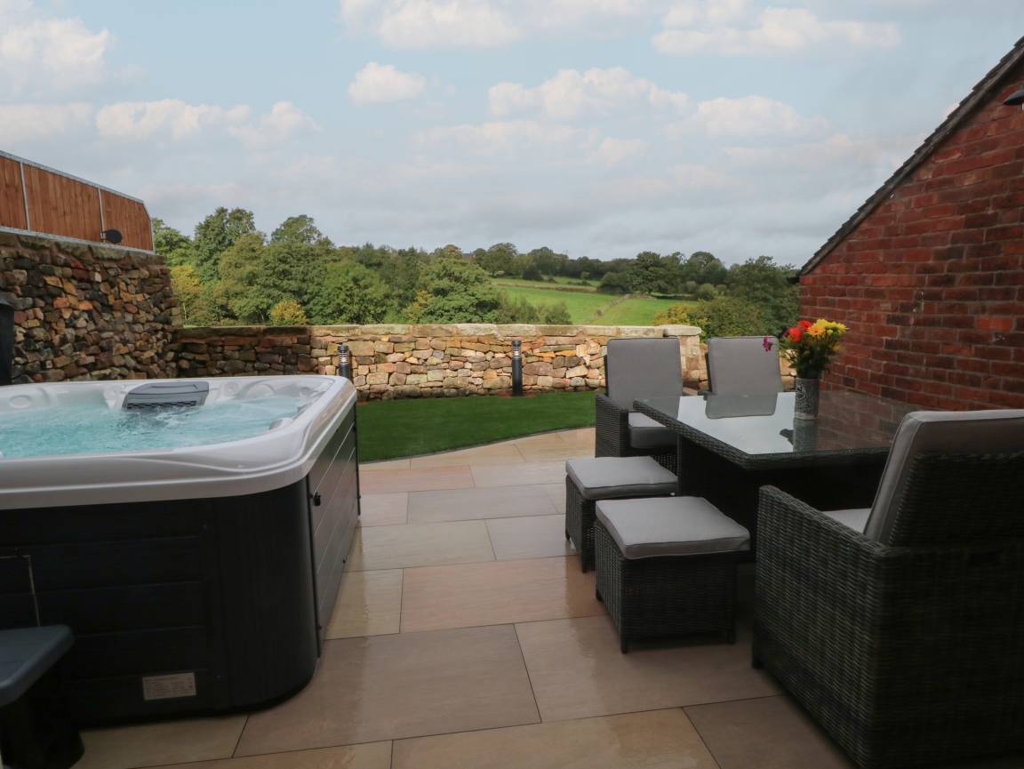 Cottage ∙ 4 Bedrooms ∙ 8 Guests - Stoke-on-Trent