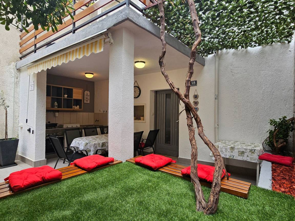 120 M² House ∙ 1 Bedroom ∙ 10 Guests - Novalja