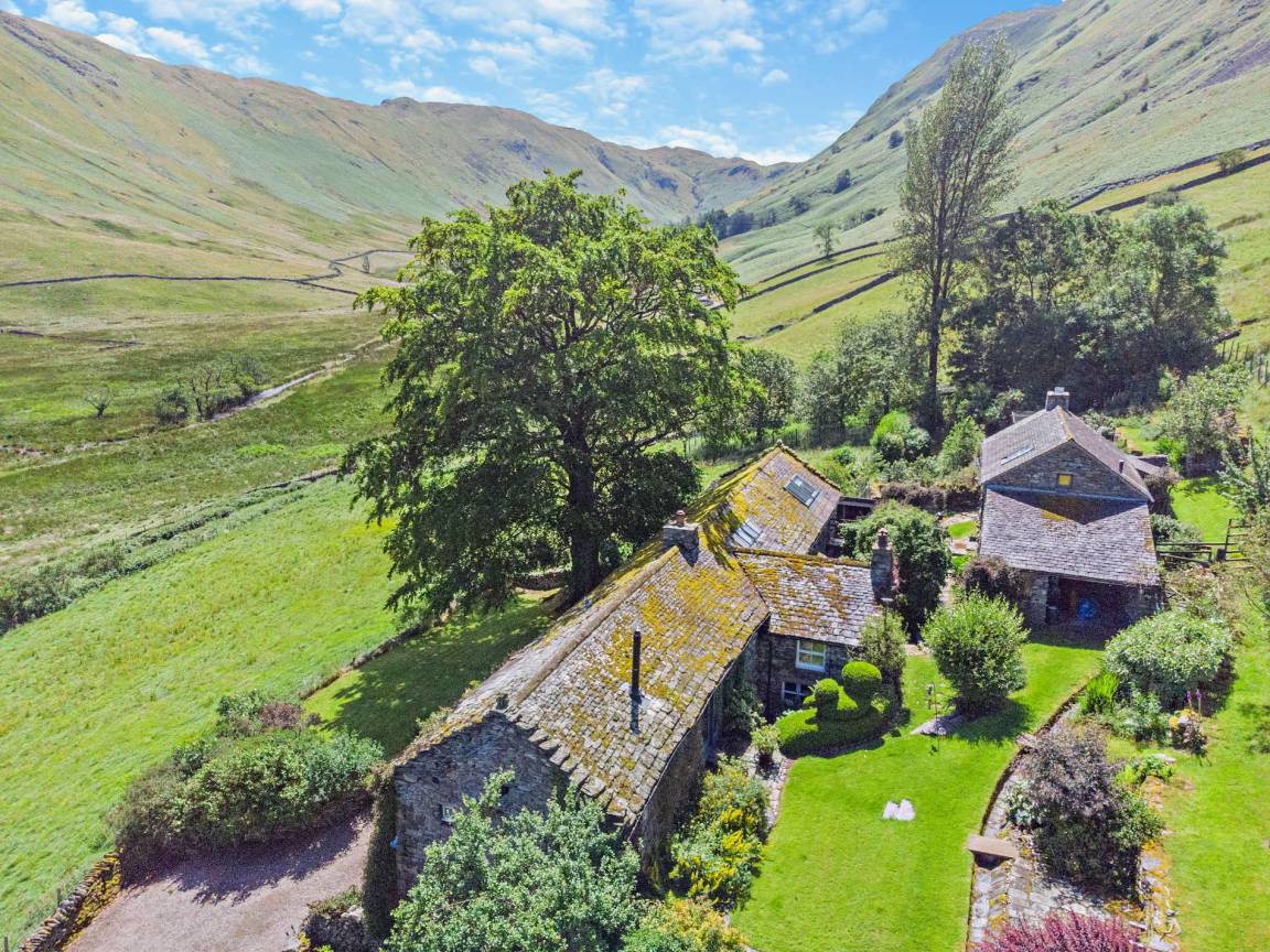 Cottage ∙ 6 Bedrooms ∙ 12 Guests - Howtown