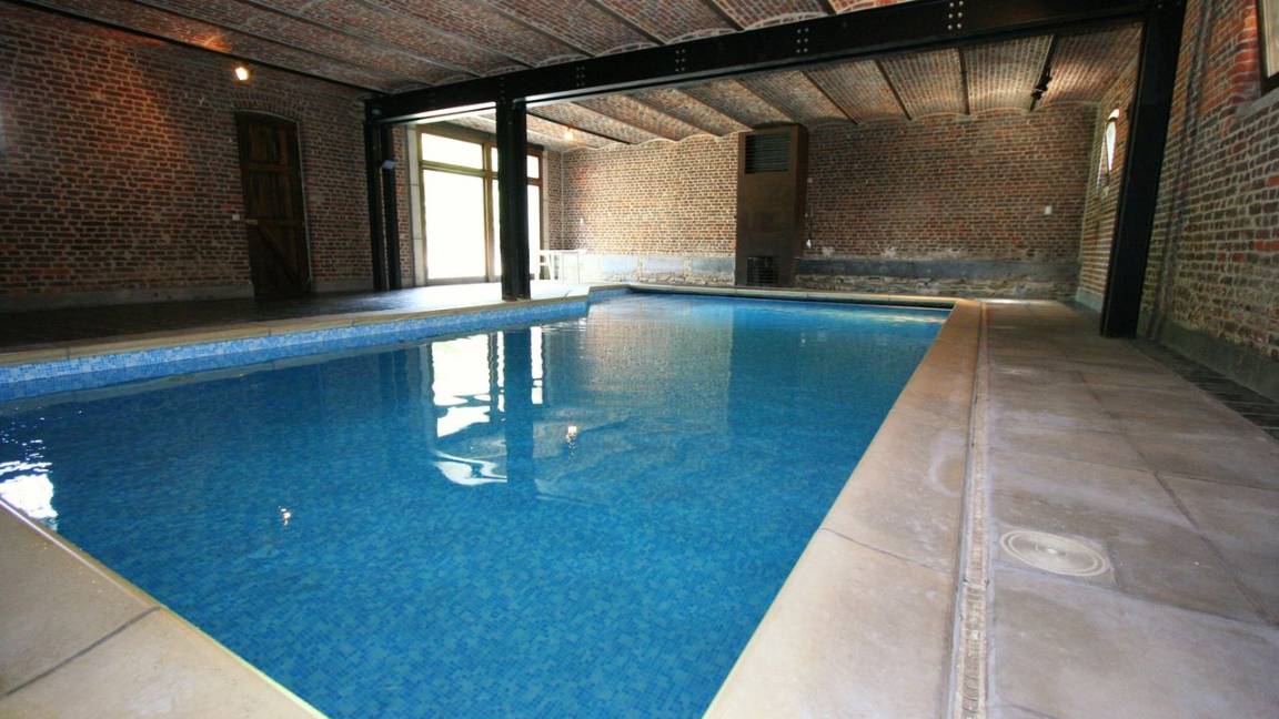 900 M² Appartement ∙ 12 Chambres ∙ 32 Personnes - Belgique