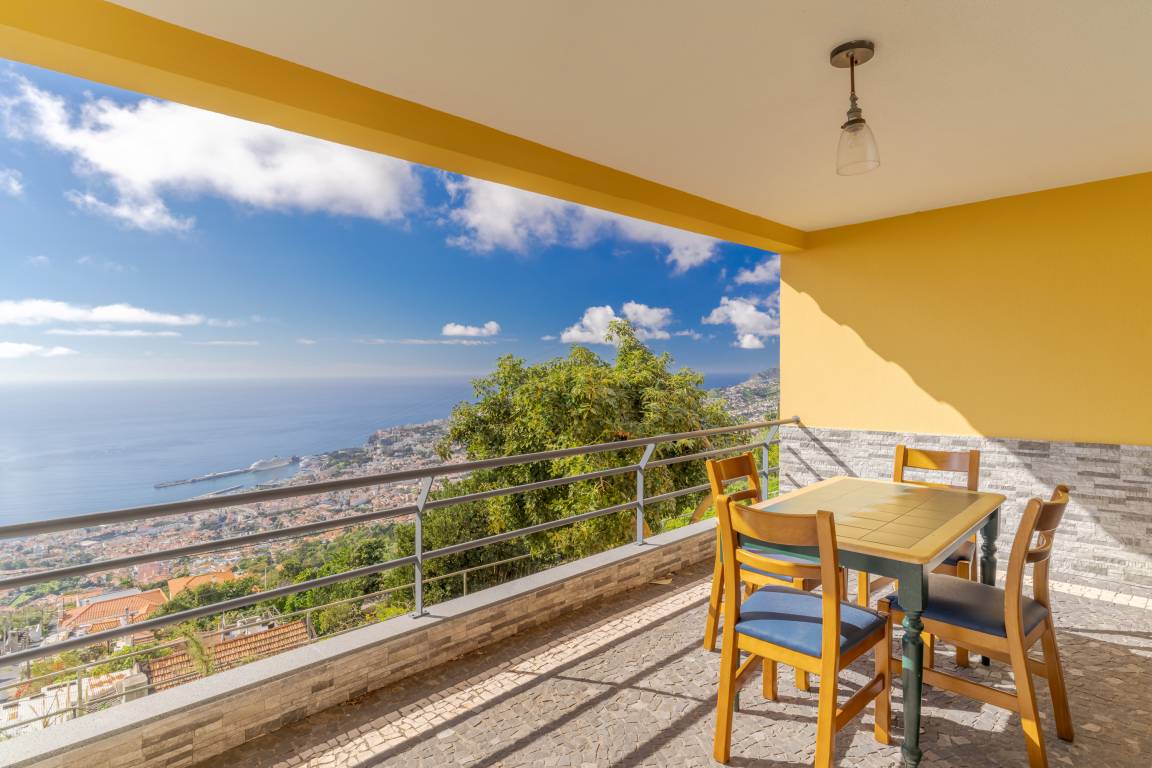 250 M² Apartment ∙ 3 Bedrooms ∙ 6 Guests - Funchal