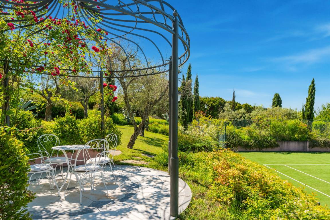 300 M² Villa ∙ 4 Bedrooms ∙ 8 Guests - Pietrasanta