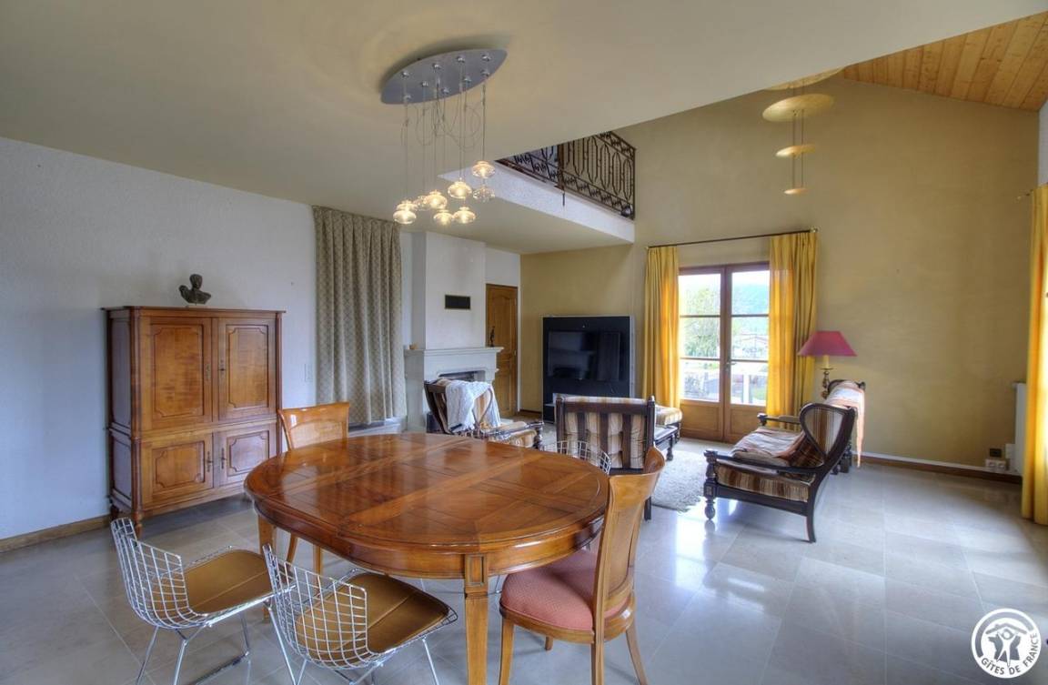 143 M² Gîte ∙ 3 Chambres ∙ 5 Personnes - Ain