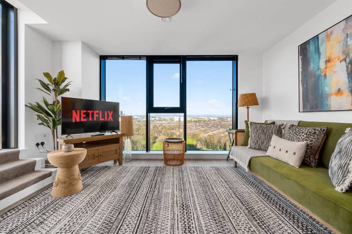 84 M² Ferienwohnung ∙ 1 Schlafzimmer ∙ 4 Gäste - Altrincham