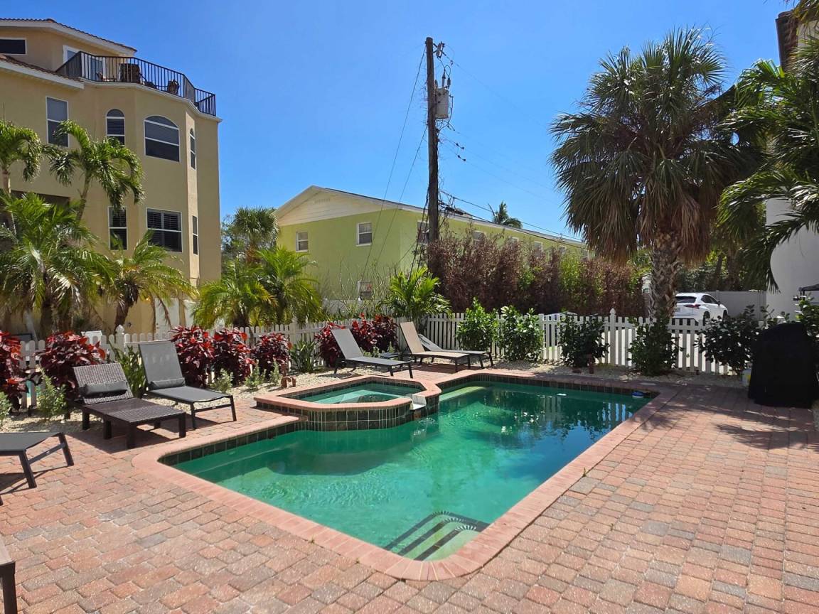 251 M² Villa ∙ 3 Bedrooms ∙ 8 Guests - Siesta Key, FL