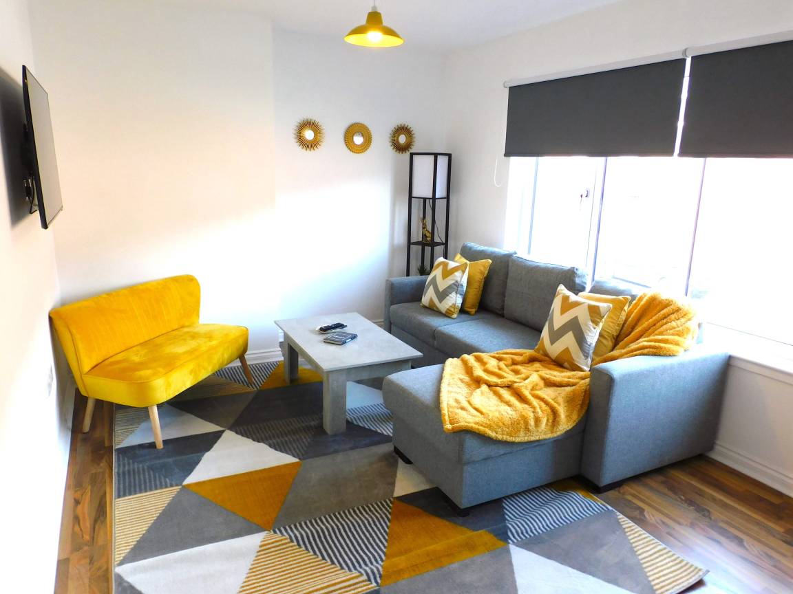 102 M² Apartment ∙ 2 Bedrooms ∙ 6 Guests - Motherwell