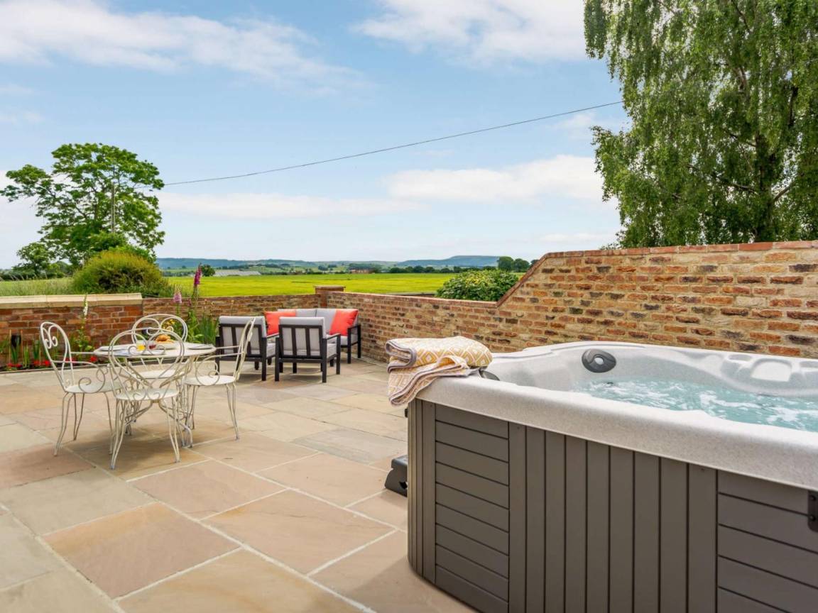 Cottage ∙ 2 Bedrooms ∙ 4 Guests - Northallerton