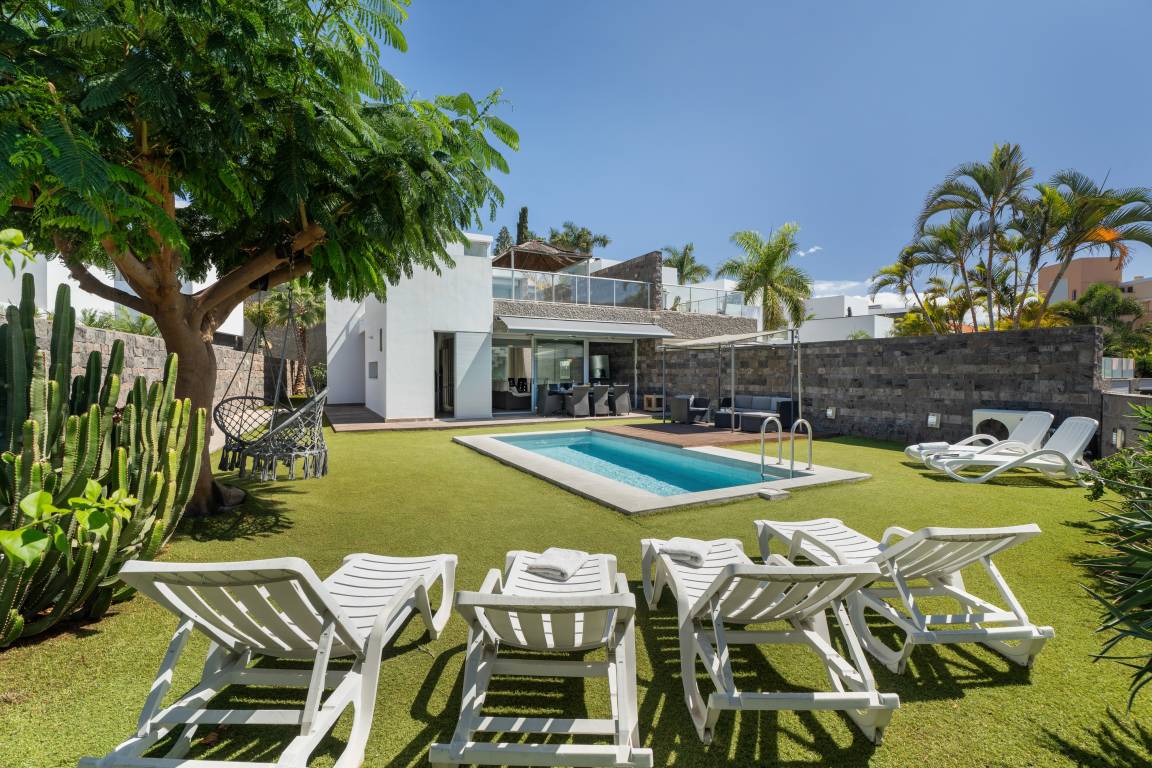 350 M² Villa ∙ 4 Slaapkamers ∙ 8 Gasten - Costa Adeje