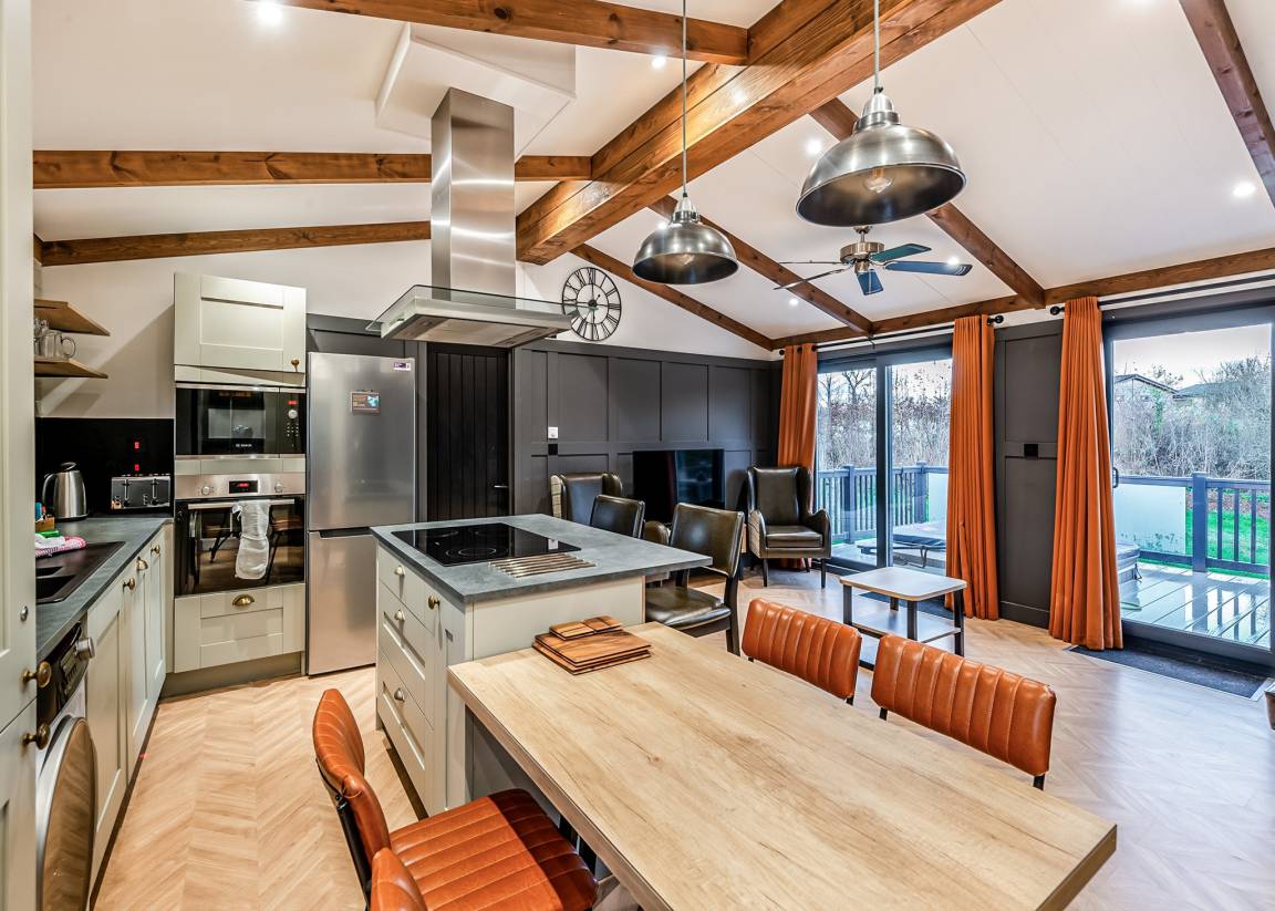 Chalet ∙ 2 Bedrooms ∙ 4 Guests - Stratford-upon-Avon