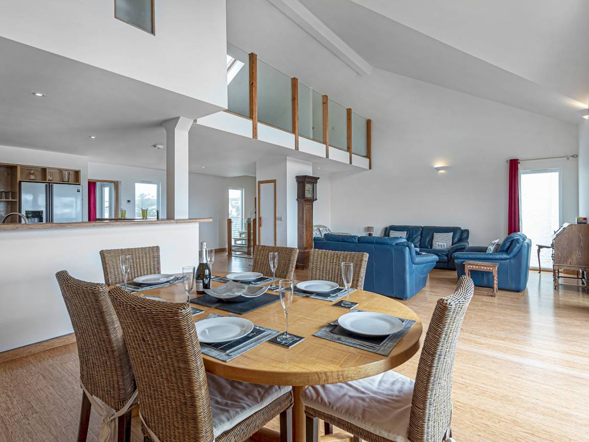 186 M² House ∙ 4 Bedrooms ∙ 8 Guests - Rhosneigr