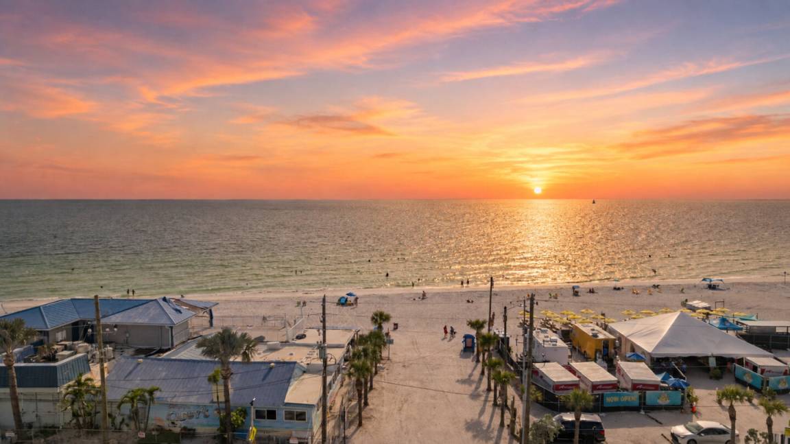 147 M² House ∙ 3 Bedrooms ∙ 8 Guests - Treasure Island, FL