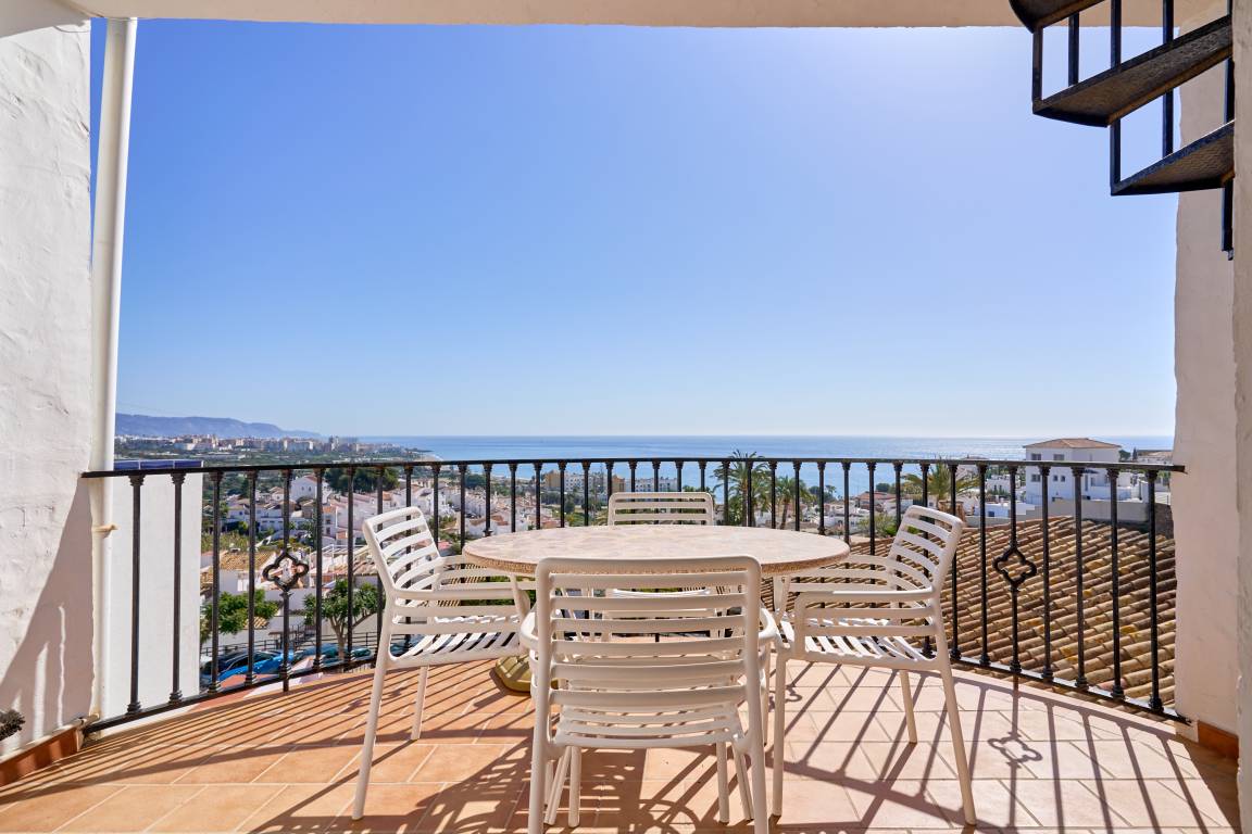 150 M² Apartamento ∙ 4 Habitaciones ∙ 10 Huéspedes - Nerja