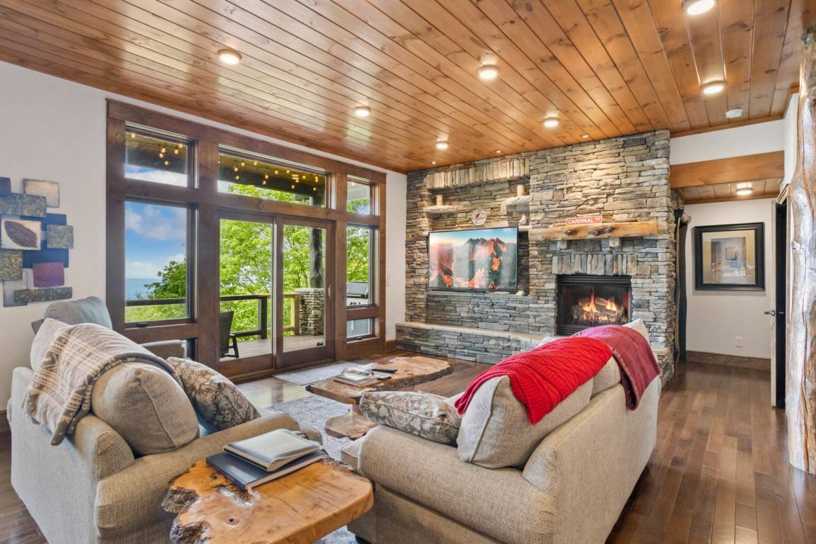 358 M² Cabin ∙ 5 Bedrooms ∙ 10 Guests - North Carolina