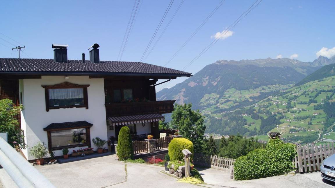 100 M² Ferienwohnung ∙ 3 Schlafzimmer ∙ 6 Gäste - Zillertal