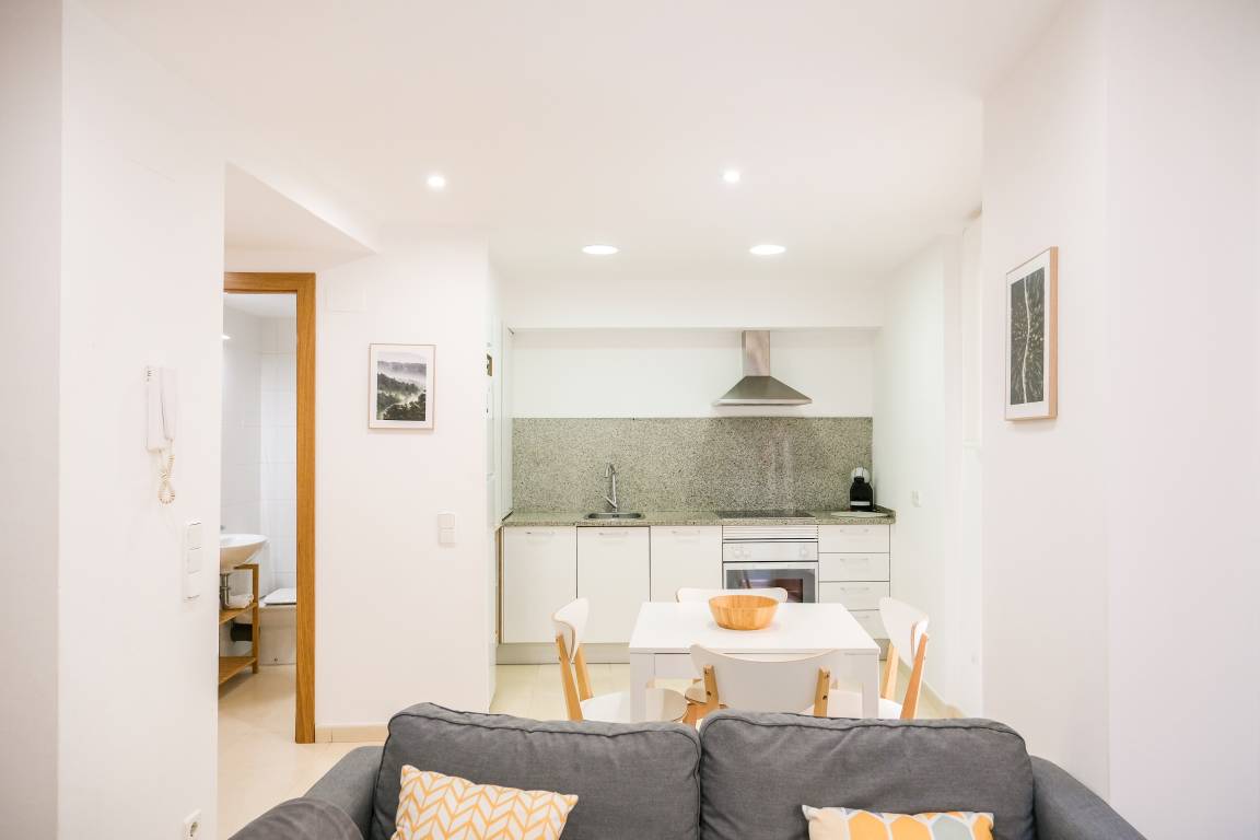 90 M² Apartment ∙ 2 Bedrooms ∙ 4 Guests - Besalú