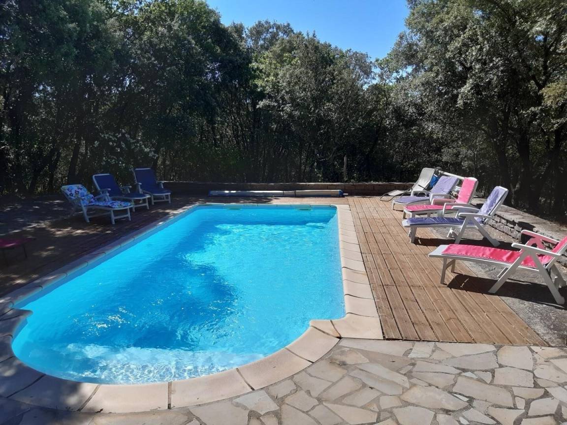 220 M² House ∙ 4 Bedrooms ∙ 10 Guests - Claret