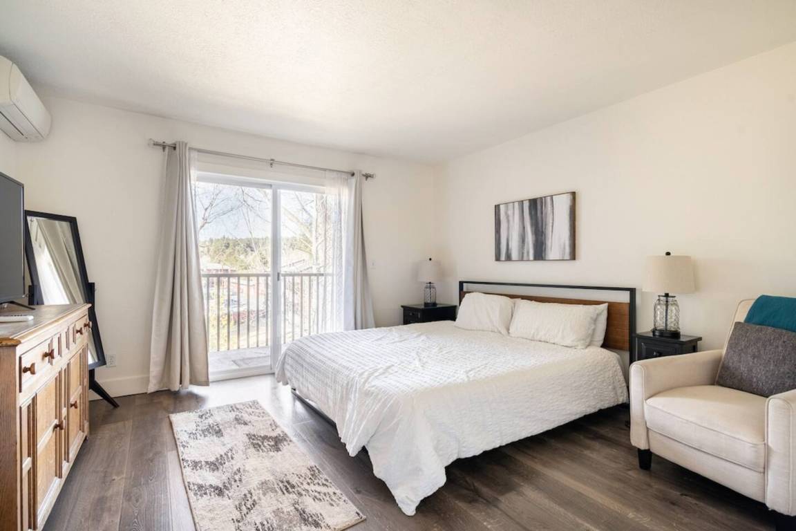 60 M² Apartment ∙ 1 Bedroom ∙ 4 Guests - Bend, OR