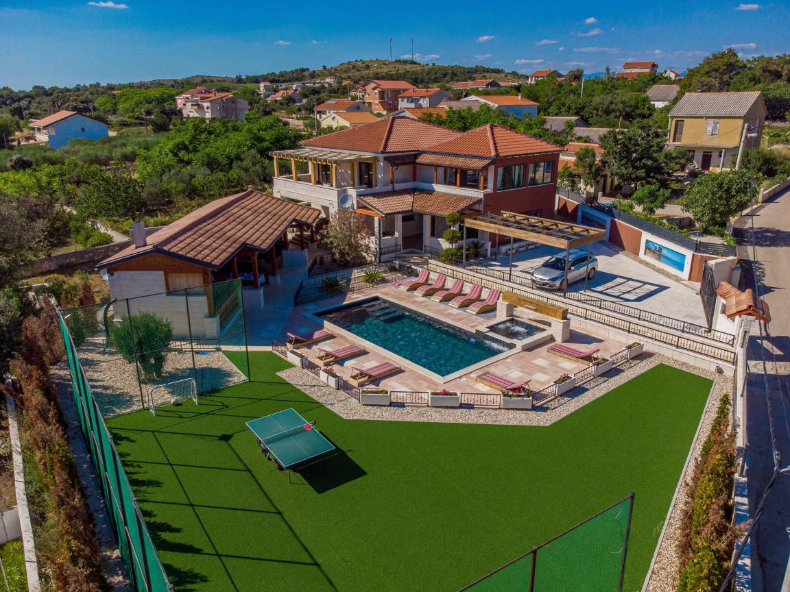 300 평방 미터 별장 ∙ 침실 4개 ∙ 게스트 10명 - Vir