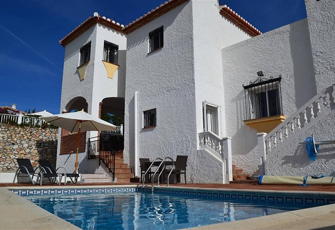 150 M² Villa ∙ 3 Habitaciones ∙ 6 Huéspedes - Salobreña