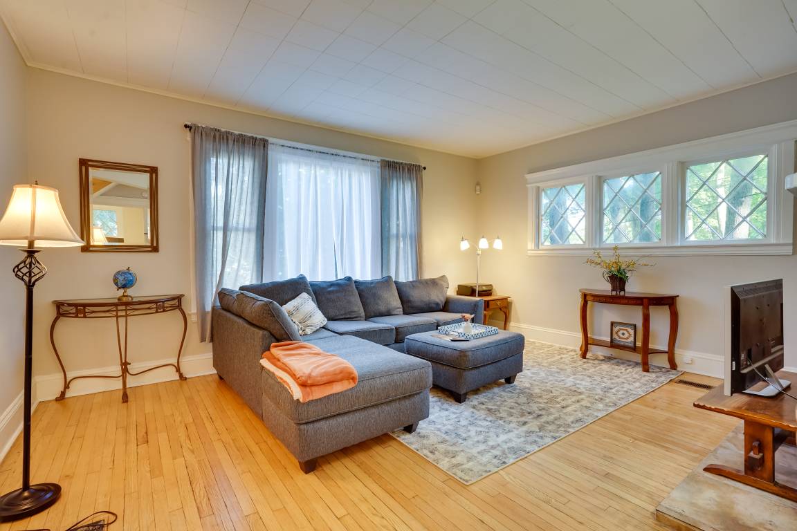 157 M² House ∙ 4 Bedrooms ∙ 9 Guests - Syracuse, NY
