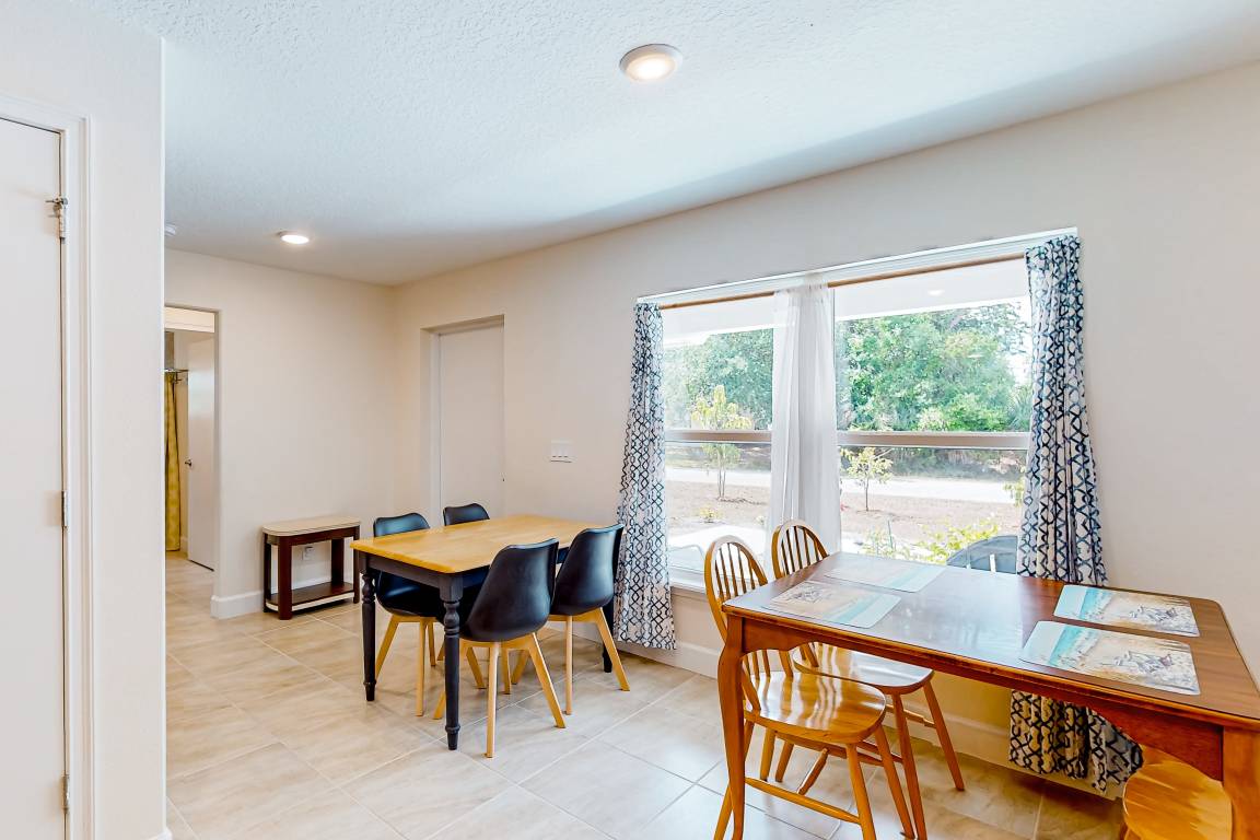 181 M² House ∙ 4 Bedrooms ∙ 8 Guests - Palm Bay, FL