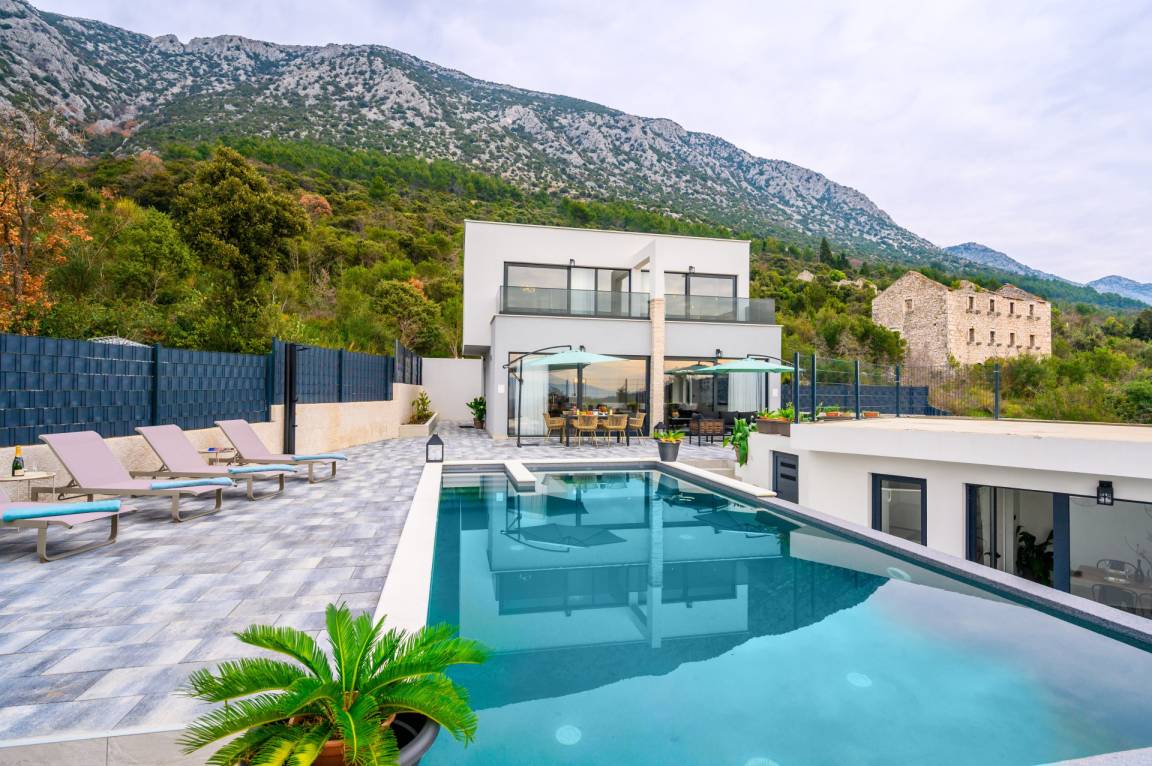154 M² Villa ∙ 2 Bedrooms ∙ 6 Guests - Metković