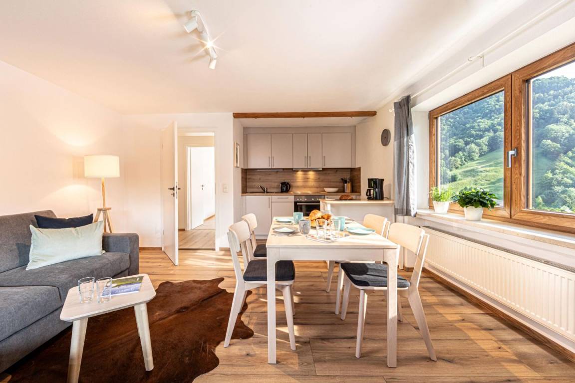 80 M² Ferienwohnung ∙ 2 Schlafzimmer ∙ 4 Gäste - Marktschellenberg
