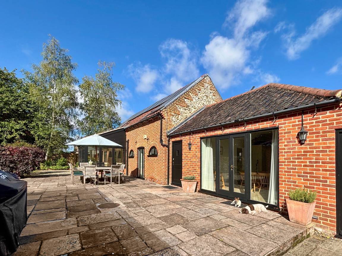 Cottage ∙ 5 Bedrooms ∙ 12 Guests - Swaffham