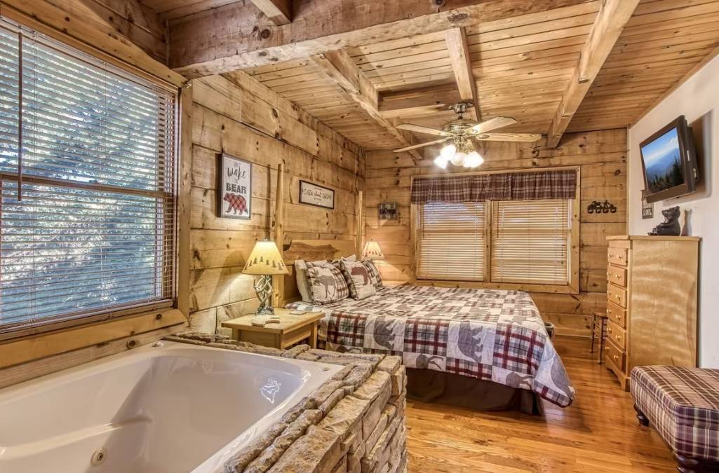 121 M² Cabin ∙ 2 Bedrooms ∙ 6 Guests - Pigeon Forge, TN