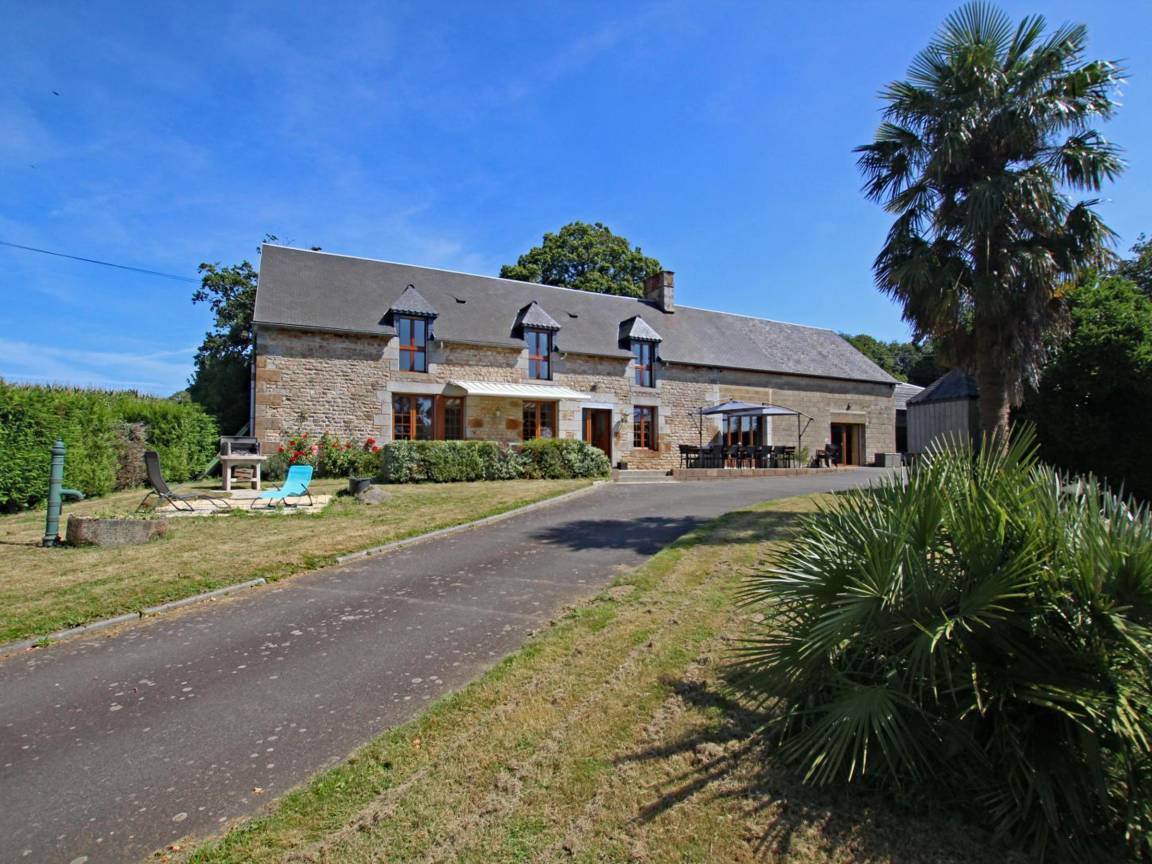 240 M² Cottage ∙ 6 Bedrooms ∙ 15 Guests - Normandy