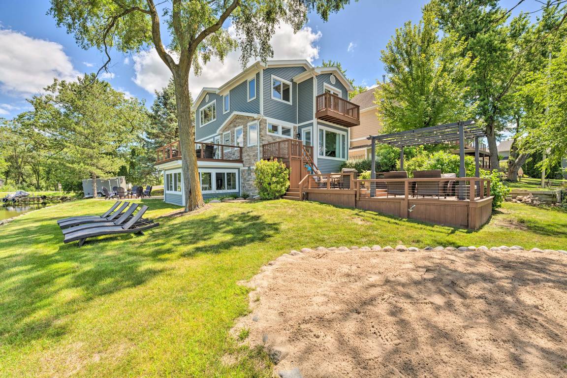 146 M² House ∙ 5 Bedrooms ∙ 10 Guests - Antioch, IL