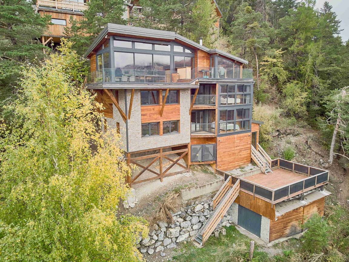 220 M² Chalet ∙ 7 Bedrooms ∙ 14 Guests - Allos