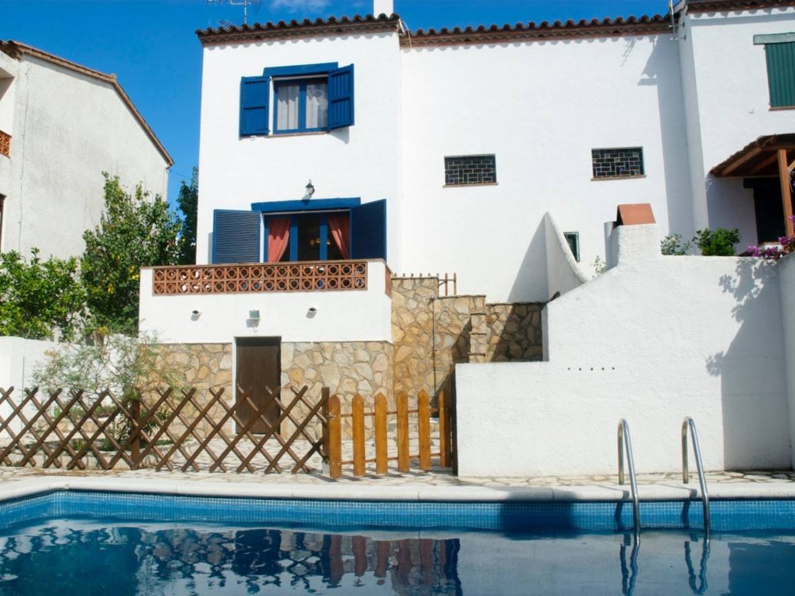100 M² Villa ∙ 3 Habitaciones ∙ 6 Huéspedes - La Escala
