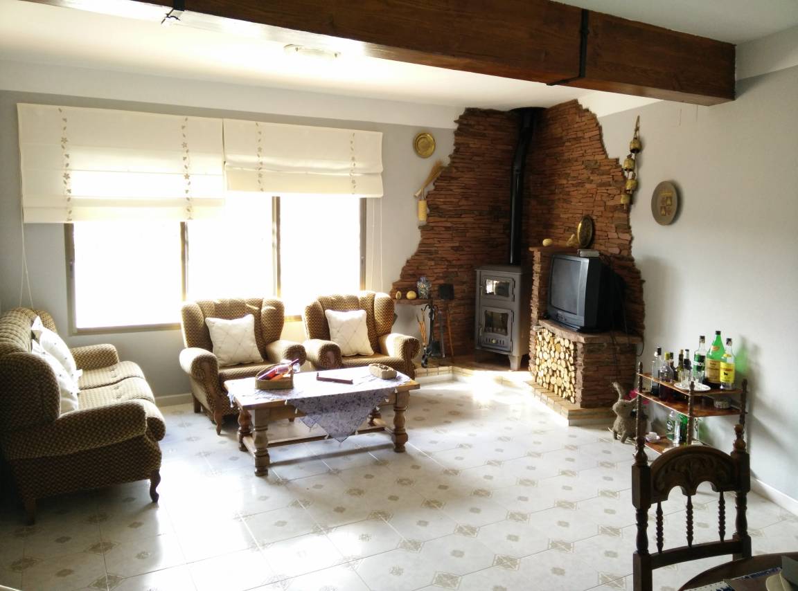 150 M² Casa ∙ 4 Habitaciones ∙ 10 Huéspedes - Ademuz