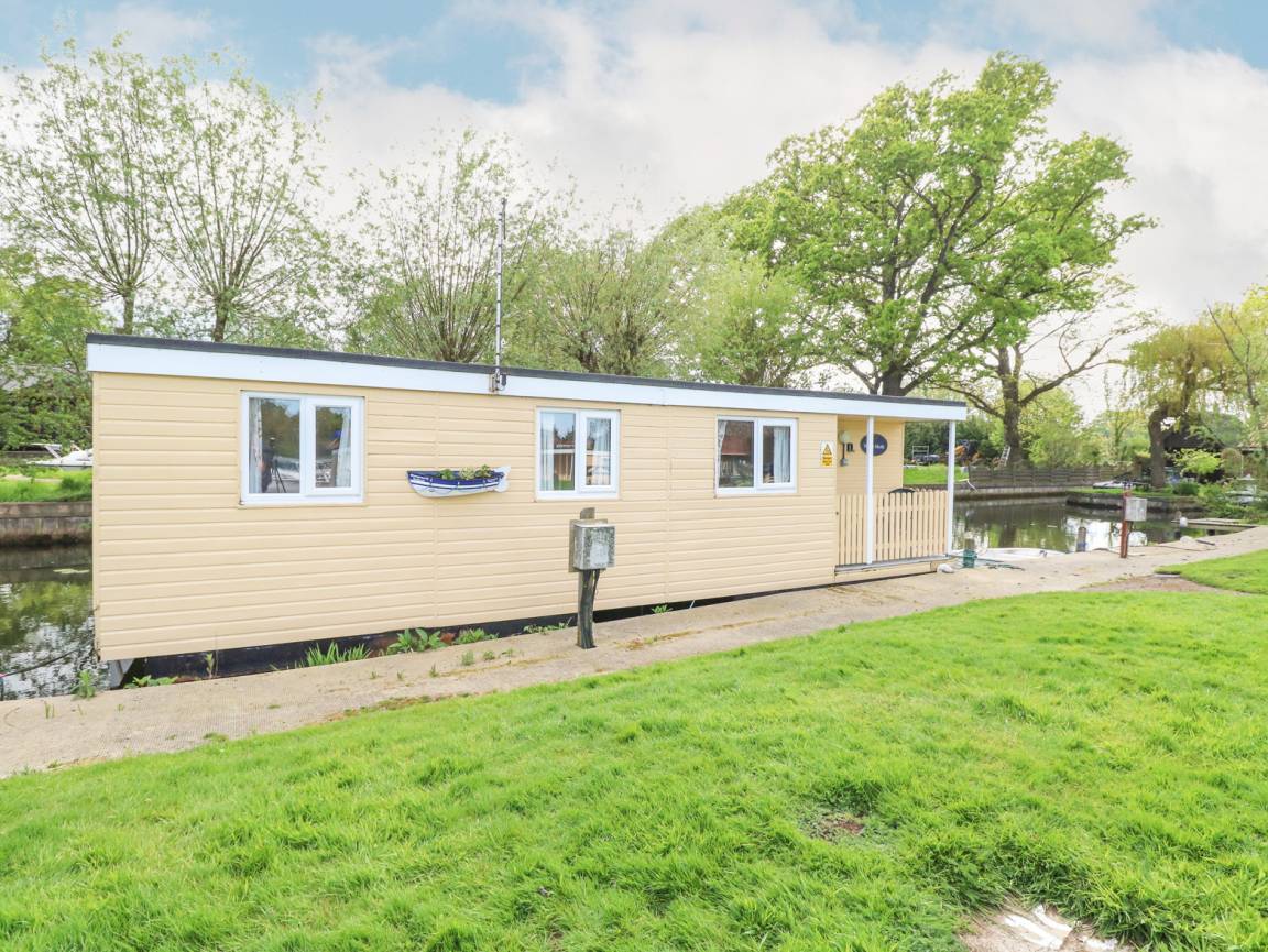 Cottage ∙ 3 Bedrooms ∙ 6 Guests - Wroxham